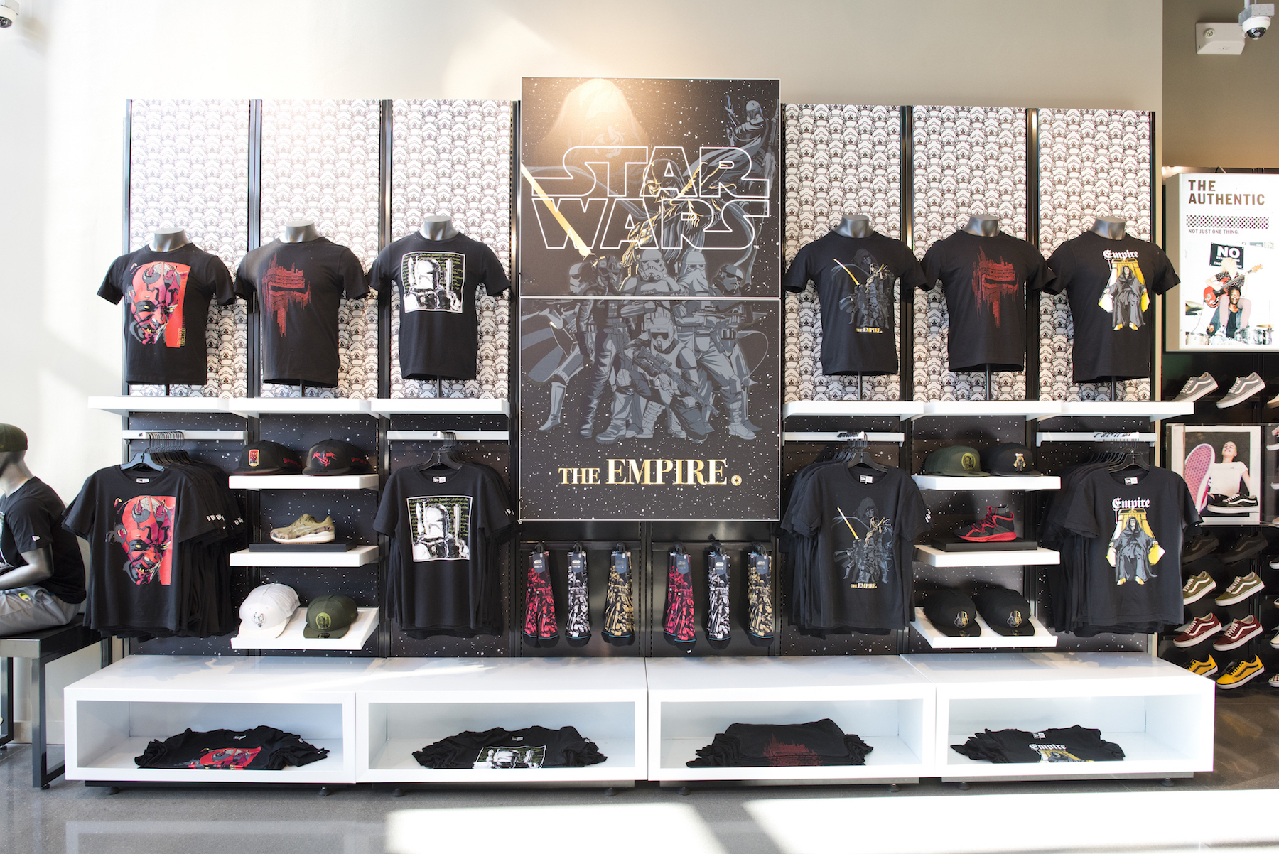 Foot Locker Opens West Coast Flagship at Hollywood and Highland ...