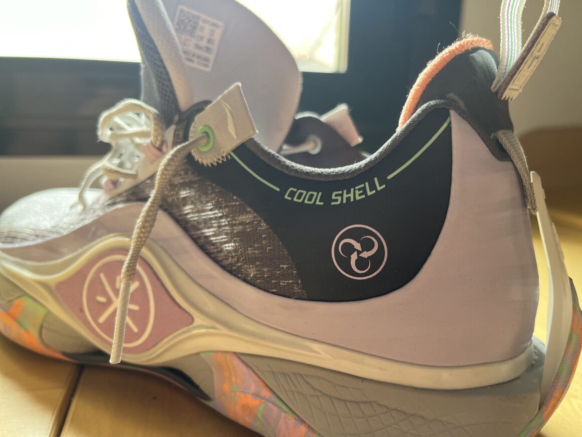 Wade Shadow 5 V2: A Lot of Bang For Your Buck - WearTesters