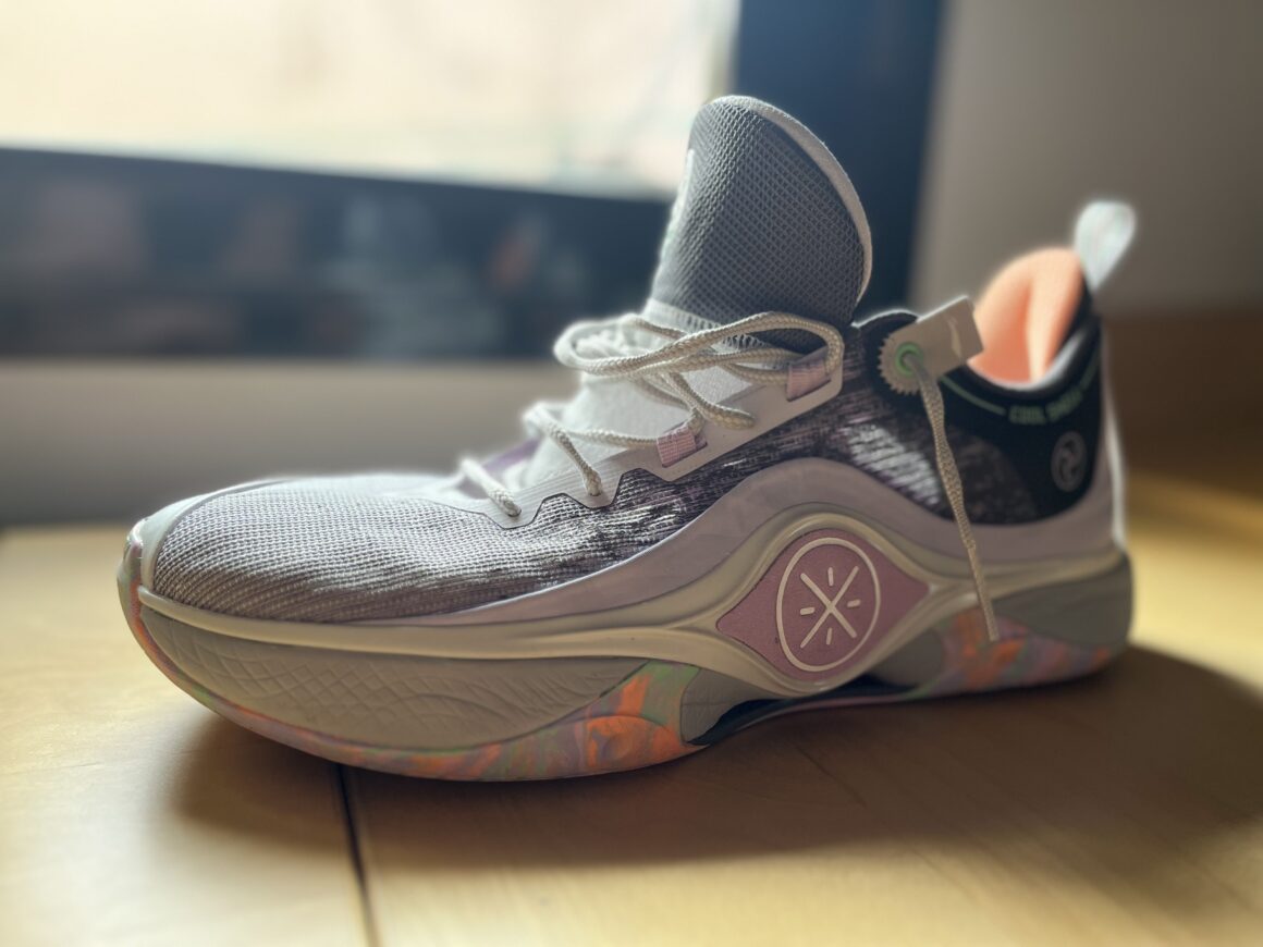 Wade Shadow 5 V2: A Lot of Bang For Your Buck - WearTesters